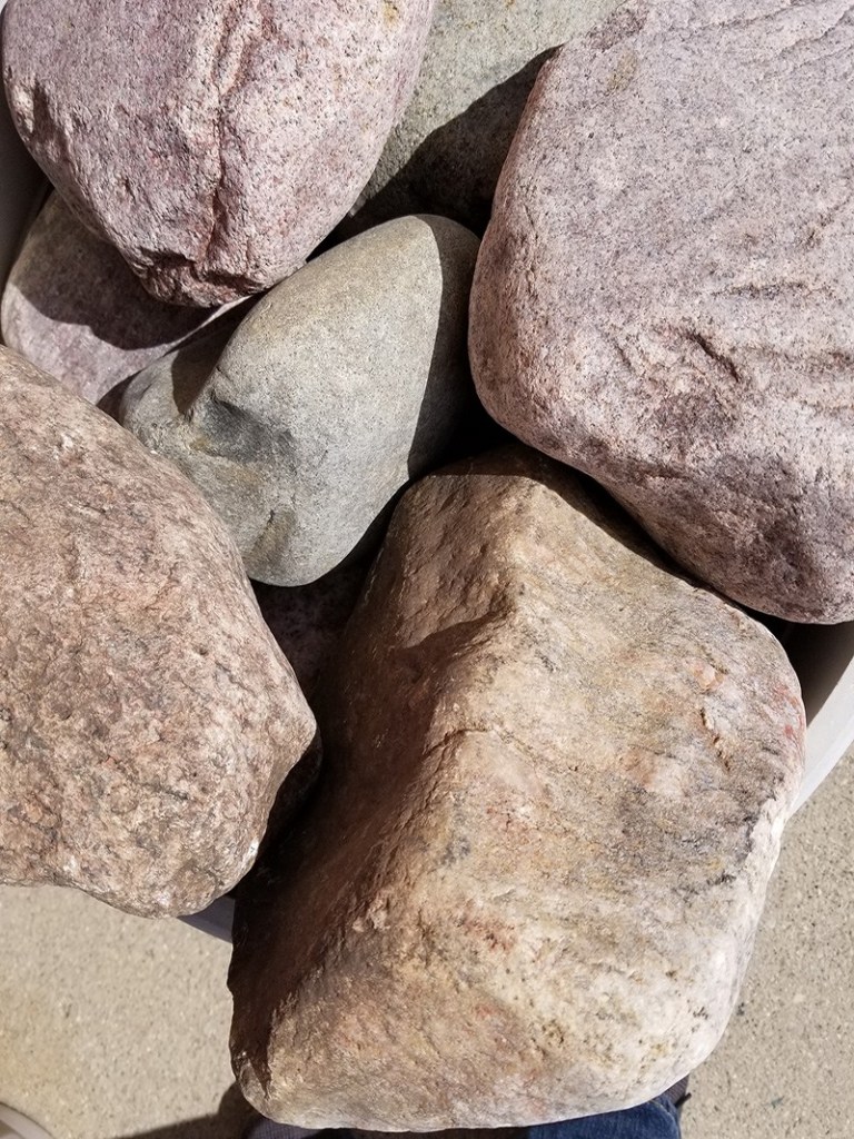 Fieldstone 8-12″ – Lemke's Lawn & Landscape Supplies